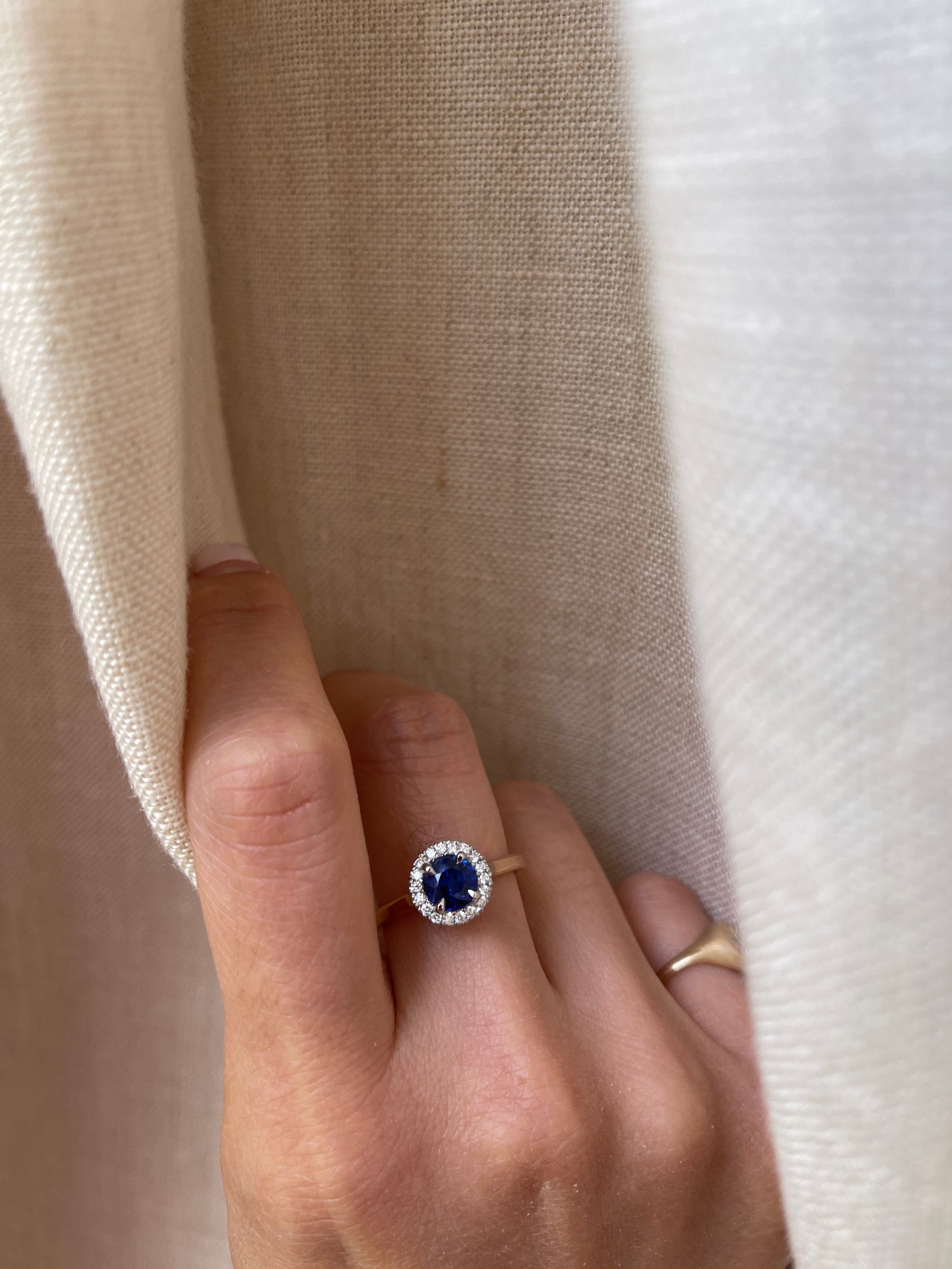 1 ct Sapphire Two Tone Ring – Adrian Rose